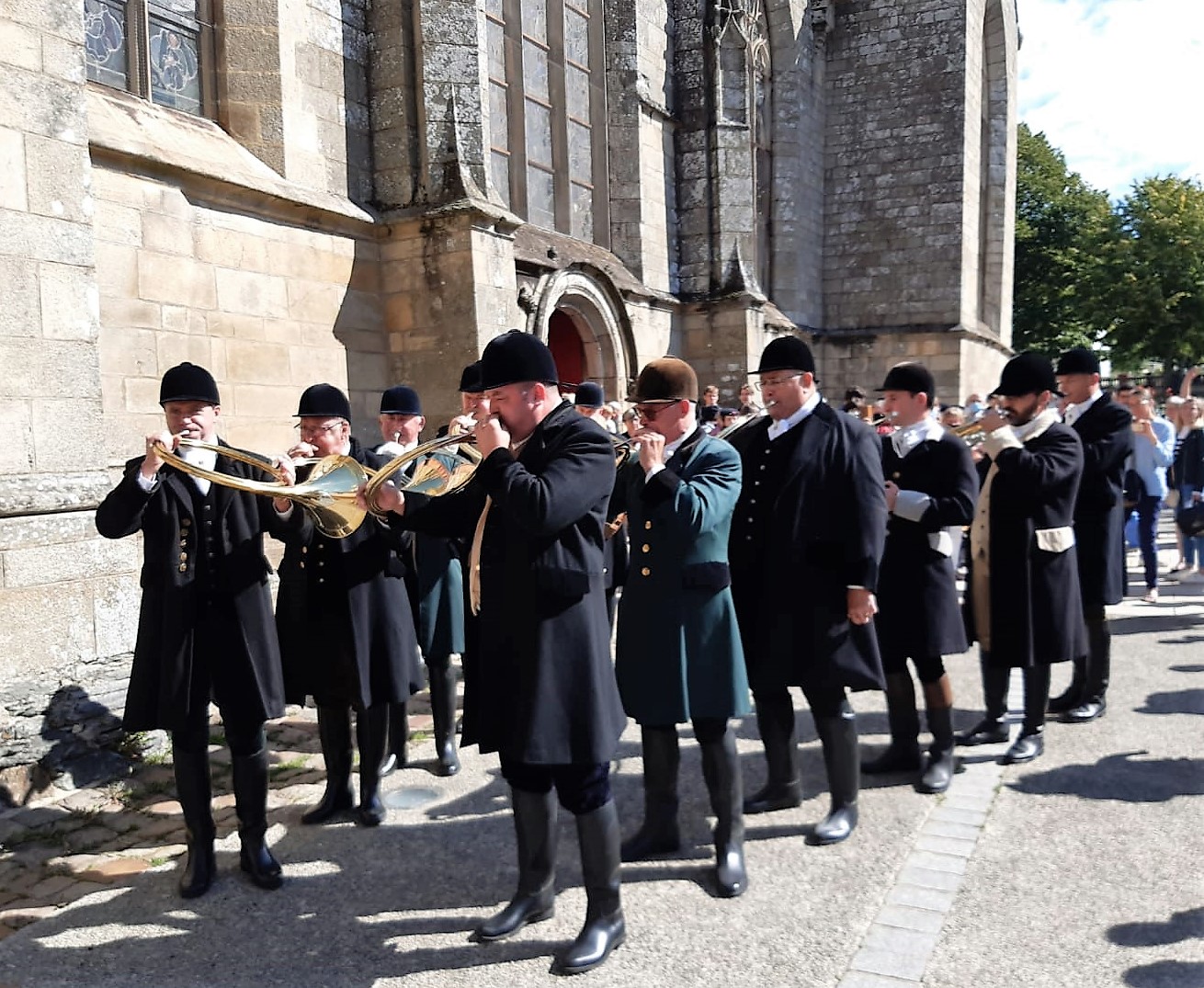 Sonnez du cor dans Sion, faites retentir la clameur sur ma montagne ...