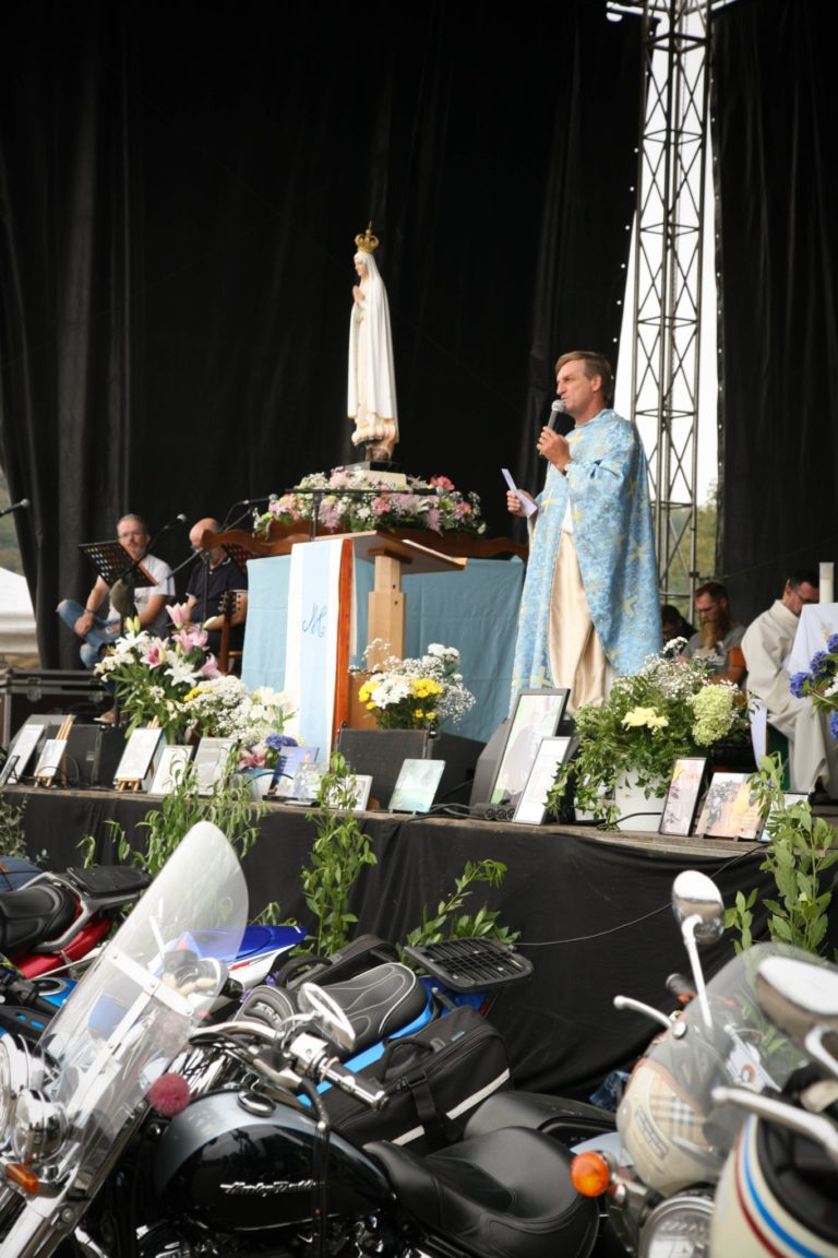 Porcaro 2022 : la Madone attire toujours les motards - Diocèse de Vannes