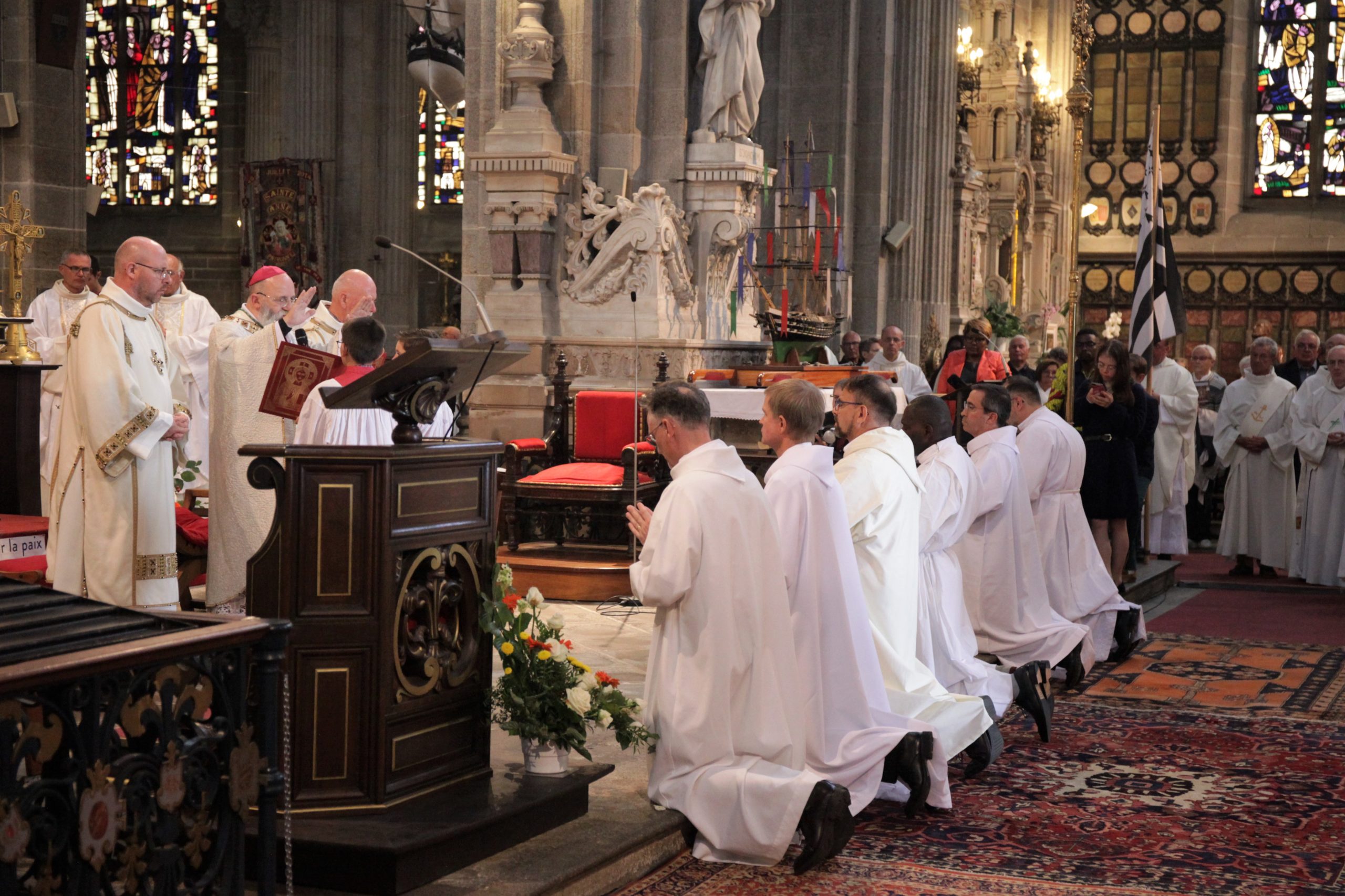 6 nouveaux diacres permanents aux avant-postes ! - Diocèse de Vannes