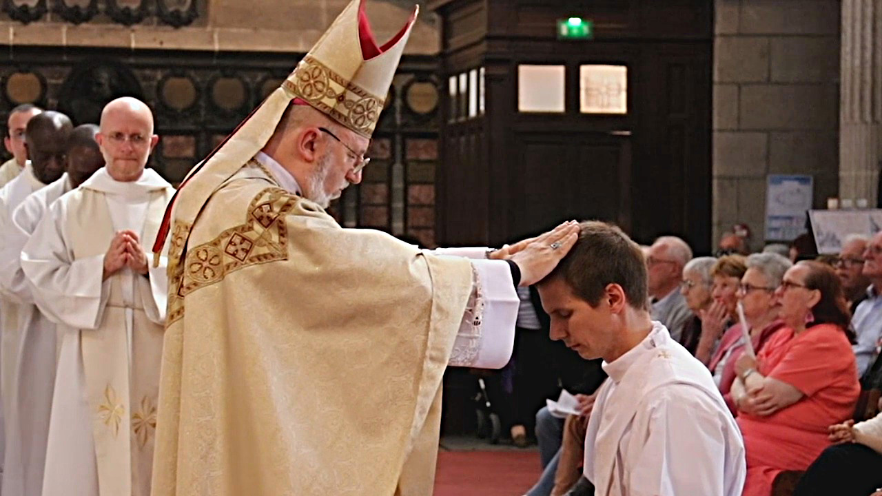 Un nouveau prêtre et deux nouveaux diacres permanents - Diocèse de Vannes